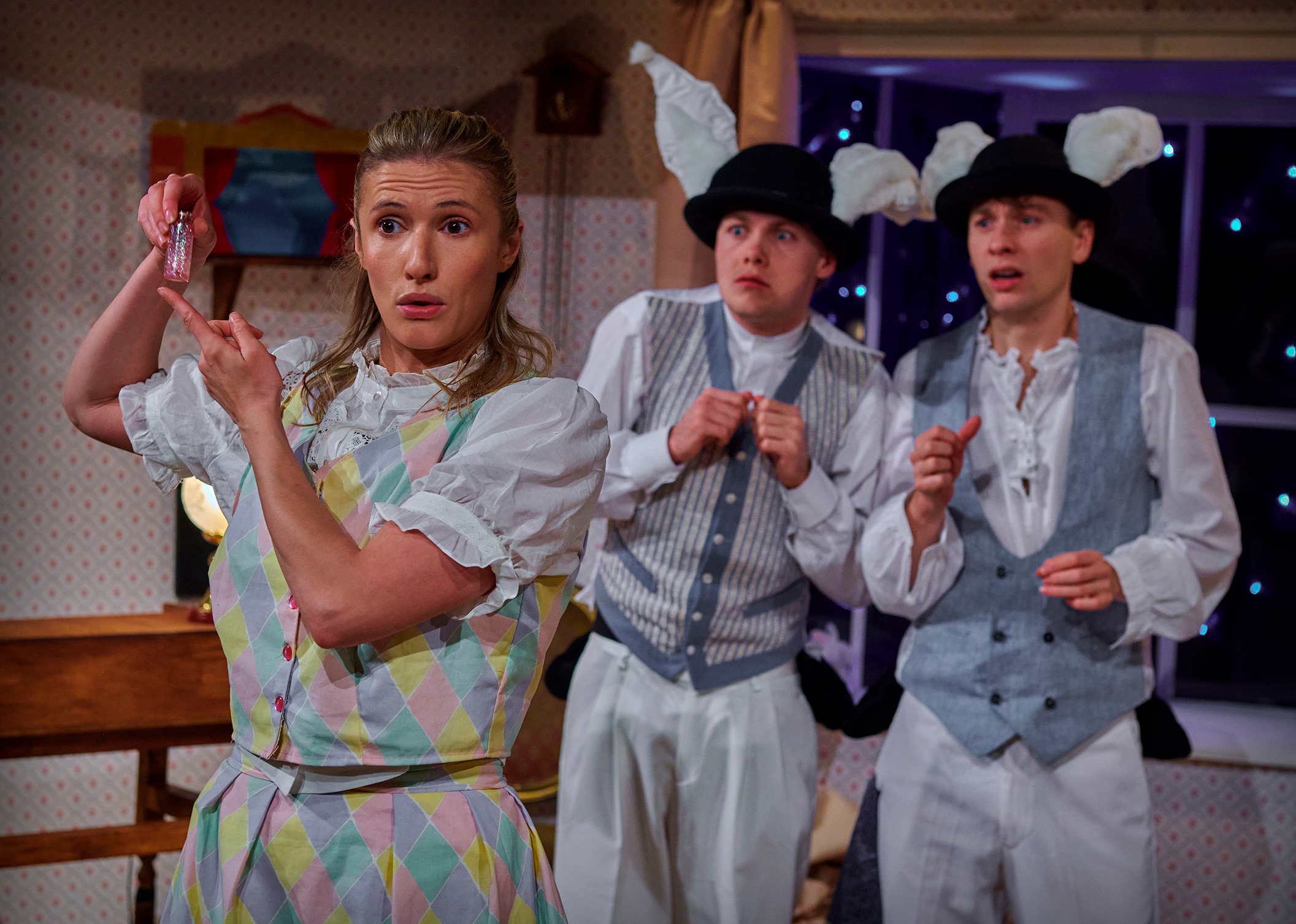 Alice in Wonderland – Red Rose Chain – Guest Review – SUFFOLK THEATRE